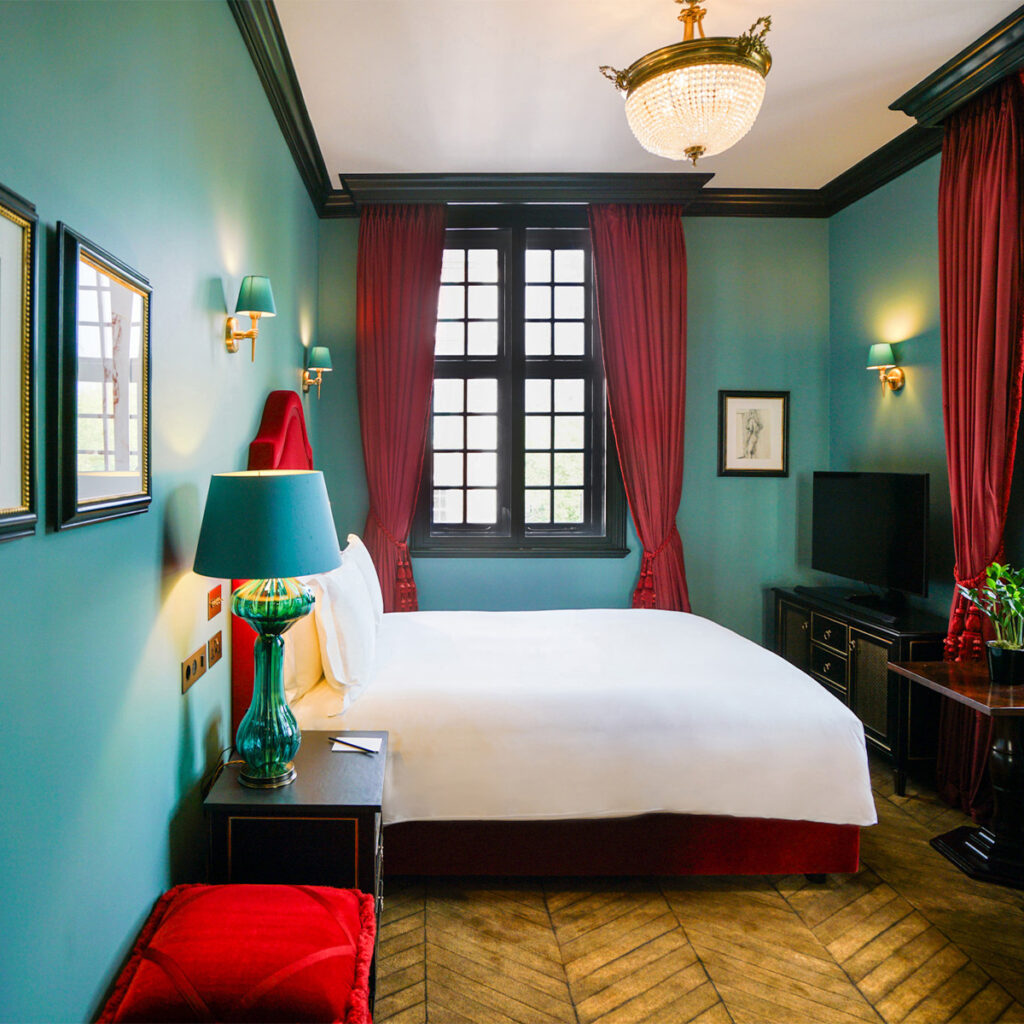 The Classic Room - The 22